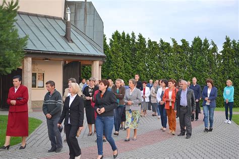 Sadzenie sosen na Strzygańcu Parafia Najśw Ciała i Krwi Pana Jezusa