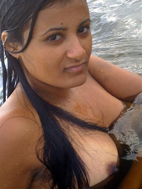 INDIAN NUDE GIRL TAKING BATH IN OUTSIDE RIVER NAKED BOOBS NIPPLE