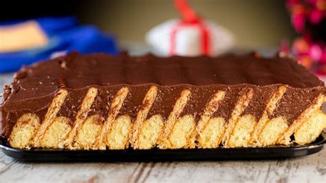 Gâteau de biscuits et boudoirs un dessert sans cuisson très fascinant