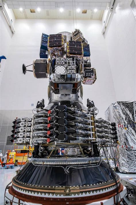 From EarthSky SpaceX Lasers Define Next Era Of Starlink Technology