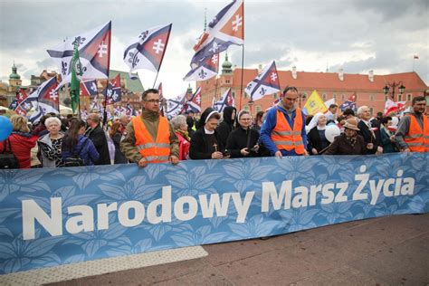 Warszawa z placu Zamkowego wyruszył Narodowy Marsz Życia