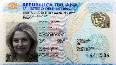 Milano via alle prenotazioni per la nuova carta di identità