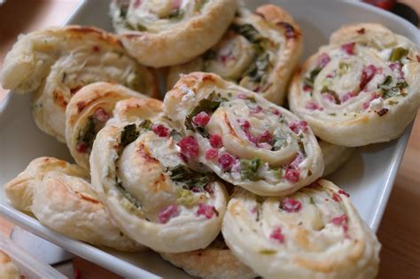 Blätterteigschnecken herzhaft mit Schinken Käse