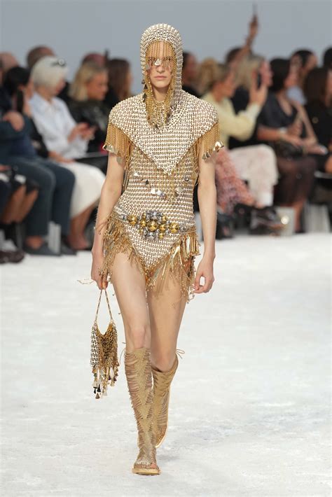 Desfile De Rabanne De Primavera Verano 2024 En La Semana De La Moda De