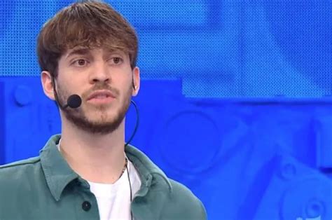 Chi è il papà di Holden il cantante di Amici Tuttouomini