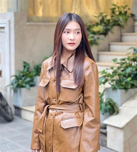Lan Phương diện váy mỏng tang quyến rũ khác xa phim 2 chị em dâu có