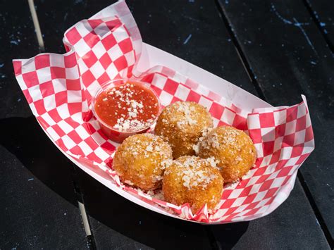 Stevie S Famous Review Burien Seattle The Infatuation