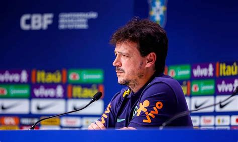 Ednaldo Rodrigues demite Fernando Diniz do cargo de técnico da seleção