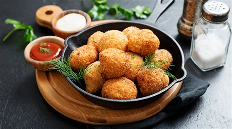 Bolinho De Tapioca Frito De Carne E Queijo Veja Essa Receita F Cil E