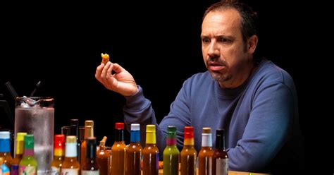 Hot Ones En Streaming Direct Et Replay Sur CANAL MyCANAL