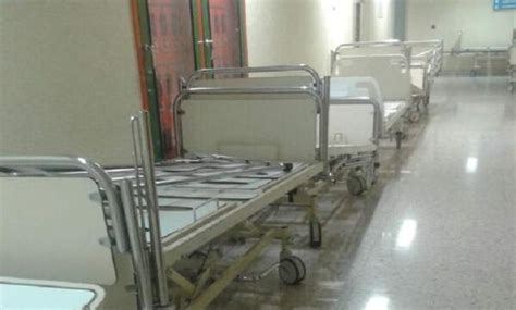 Los hospitales públicos cerraron 300 camas desde la llegada del nuevo