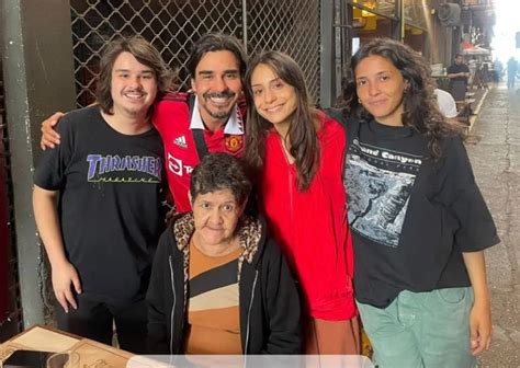 André Gonçalves combinou paparazzo flagra ao lado dos filhos na