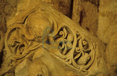 Detalle De Un Capitel Del Lado Del Evangelio Del Arco Triunfal
