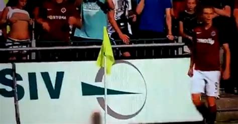 YouTube hincha hizo topless en pleno partido en República Checa VIDEO