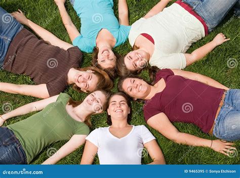 Groupe De Filles D université Image stock Image du instruisez