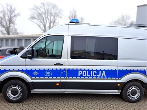 FOTO FILM Policjanci ze starogardzkiej drogówki mają nowy radiowóz