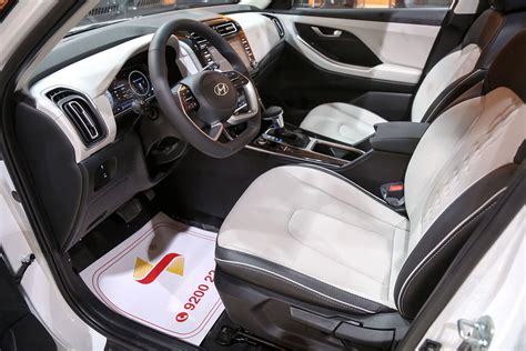 مجموعة صالح للسيارات هيونداي كريتا جراند GLS Comfort 2023