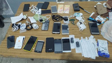Sorprenden Y Detienen A Un Penitenciario Que Quiso Entrar 17 Celulares