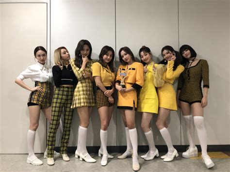 TWICE Gets Their First Win For Their Comeback With I Can T Stop Me On