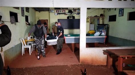 Dois homens são mortos a tiros em bar no Paraná