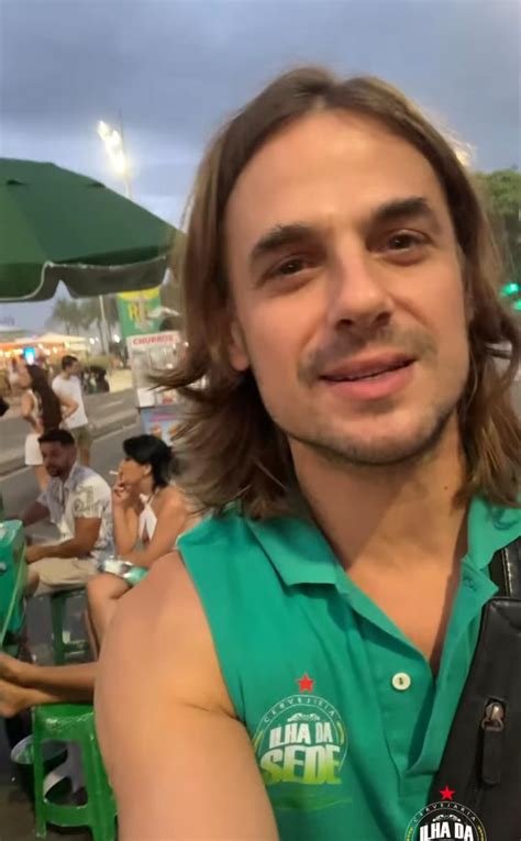 Além de cerveja ex galã de Malhação Daniel Erthal também vende nudes