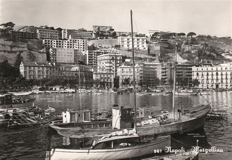 Napoli Panoramica Di Mergellina Con Il Porticciolo E La Collina Di