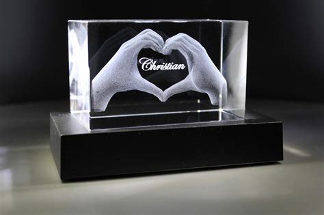 VIP LASER 3D Glas Kristall mit Gravur I Herz aus Zwei Händen mit Namen