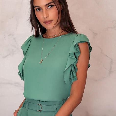 Pin By Indira Suarez On Moda Fashion Women S Top Ruffle Blouse