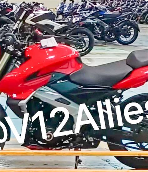 La Rouser 400 de Bajaj se muestra cada vez más y Motoblog viaja a India
