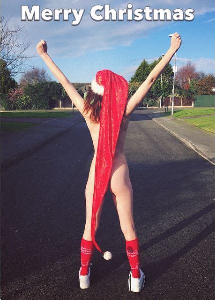 Naked Charlotte De Carle In Sexy Snaps
