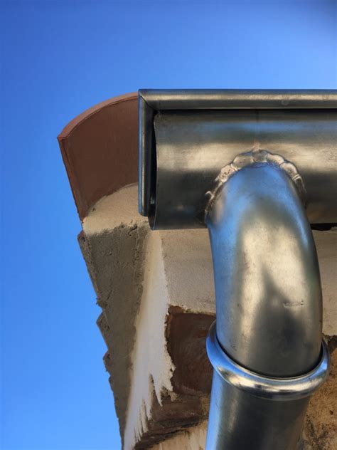 Création Gouttière Zinc Les Couvreurs Romain