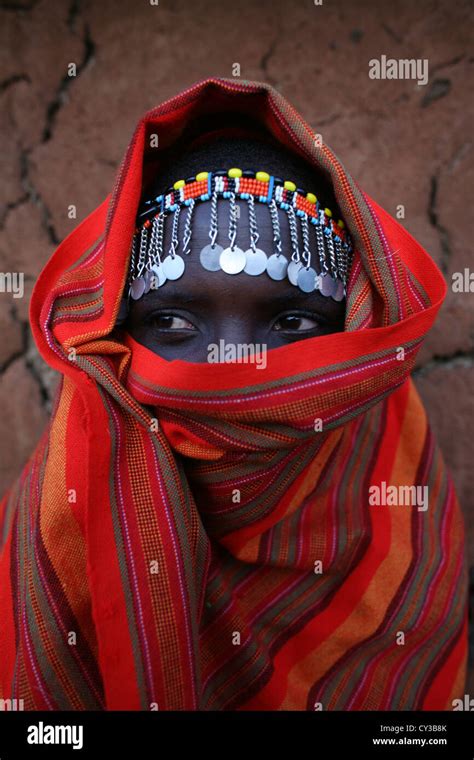 Afrikanischer stamm mädchen Fotos und Bildmaterial in hoher Auflösung