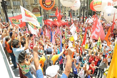 Ato em defesa da Previdência reúne 10 mil pessoas em São Paulo Força
