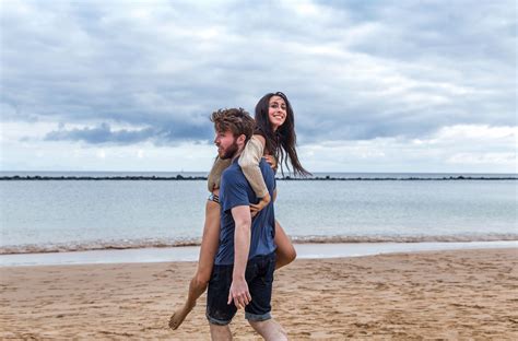 Photo De Oona Chaplin Realive Photo Tom Hughes Oona Chaplin Photo 14 Sur 52 Allociné