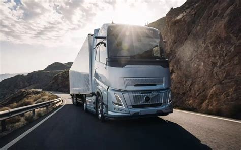 Nowe Volvo FH Aero przód dłuższy o 24 cm silniki do 780 KM i kabina