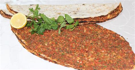 Lahmacun tarifi evde tavada fırında lahmacun nasıl yapılır