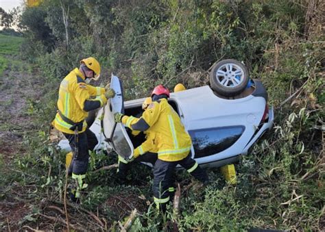 Casal morre em acidente após carro sair da pista na BR 470 Rede Web TV