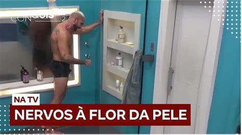 Lizi discute Guipa por causa de Brenno e ator quebra móvel