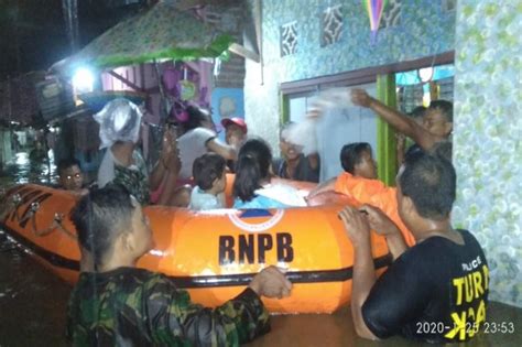 Banjir Landa Pekalongan Dan Batang Ratusan Warga Mengungsi ANTARA News