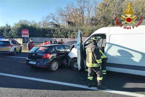 Incidente Mortale Sul Gra Maxi Scontro Un Morto E Sei Feriti