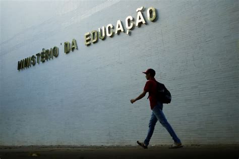 Oposição protocola requerimento para criação da CPI do MEC no Senado