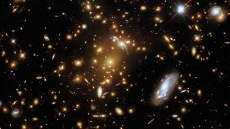 Hubble Capta Un Leviat N C Smico