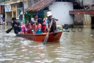Banjir Di Dayeuhkolot Bandung Datatempo