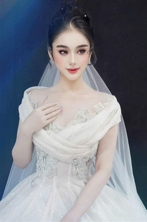 Lâm Khánh Chi lộ bình luận hẹn thử váy cưới sắp lên xe hoa lần 2 sau