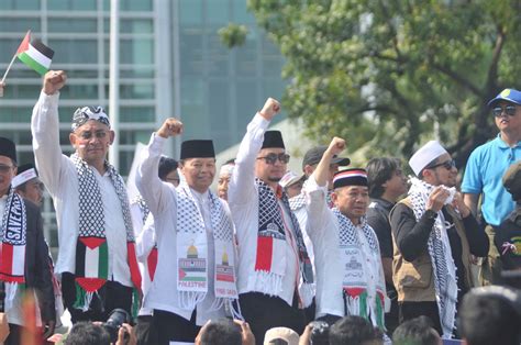 Ribuan Masyarakat Hadir Di Lapangan Monas AKSI Bela