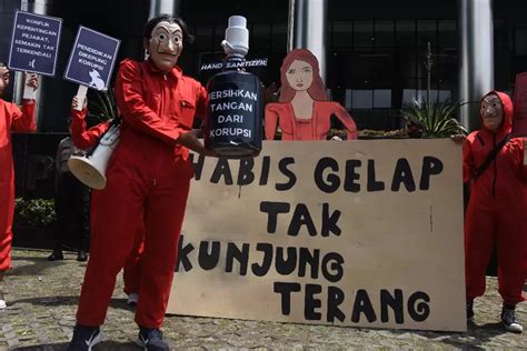 Aksi Peringatan Hari Antikorupsi Sedunia Di Jakarta Berikut Foto