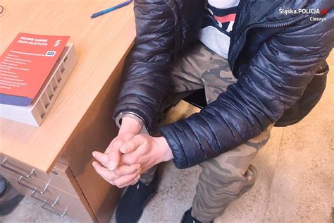 Policjanci zatrzymali dwóch mężczyzn którzy napadli na taksówkarza