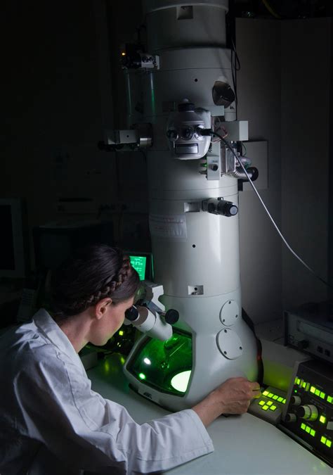 TRANSMISSION ELECTRON MICROSCOPE TEM Quantum Made Simple