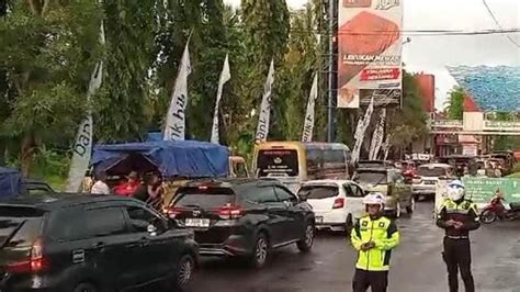 H Lebaran Pantai Pangandaran Dibanjiri Pengunjung Hingga Terjadi