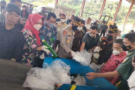 Kejari Batu Musnahkan BB Dari Perkara Pidum Di TPA Tlekung